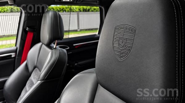 Balts Porsche Cayenne 2018 Rīga, ar dzinēja tilpumu 3.00 L un nobraukumu 162 tūkst. km par 36000 €, foto 9 vietnē AUTOMOTO.COM.LV
