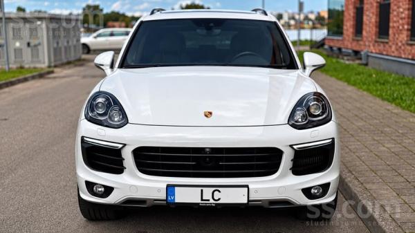 Balts Porsche Cayenne 2018 Rīga, ar dzinēja tilpumu 3.00 L un nobraukumu 162 tūkst. km par 36000 €, foto 11 vietnē AUTOMOTO.COM.LV
