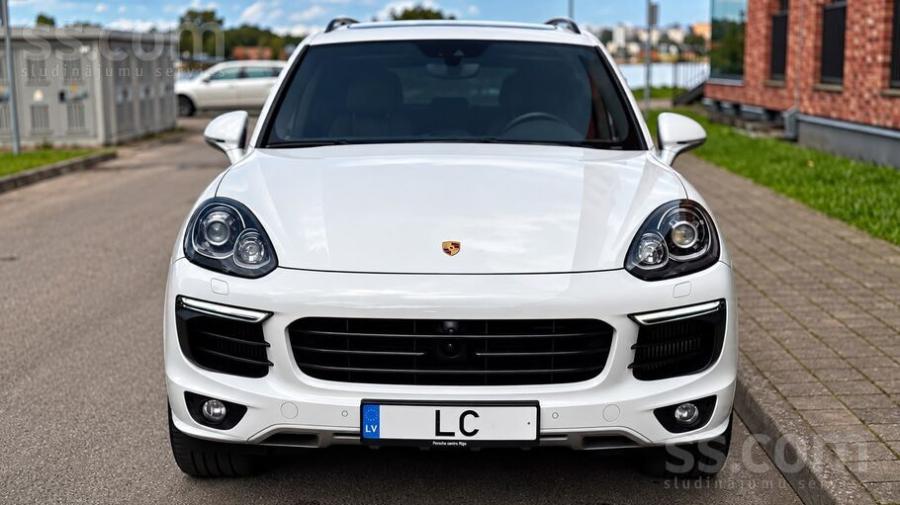 Balts Porsche Cayenne 2018 Rīga, ar dzinēja tilpumu 3.00 L un nobraukumu 162 tūkst. km par 36000 €, foto 11 vietnē AUTOMOTO.COM.LV