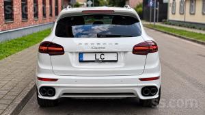 Balts Porsche Cayenne 2018 Rīga, ar dzinēja tilpumu 3.00 L un nobraukumu 162 tūkst. km par 36000 €, foto 12 vietnē AUTOMOTO.COM.LV