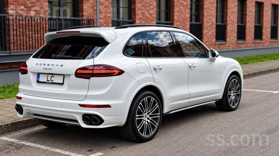 Balts Porsche Cayenne 2018 Rīga, ar dzinēja tilpumu 3.00 L un nobraukumu 162 tūkst. km par 36000 €, foto 14 vietnē AUTOMOTO.COM.LV