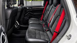 Balts Porsche Cayenne 2018 Rīga, ar dzinēja tilpumu 3.00 L un nobraukumu 162 tūkst. km par 36000 €, foto 15 vietnē AUTOMOTO.COM.LV