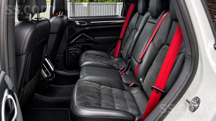 Balts Porsche Cayenne 2018 Rīga, ar dzinēja tilpumu 3.00 L un nobraukumu 162 tūkst. km par 36000 €, foto 15 vietnē AUTOMOTO.COM.LV