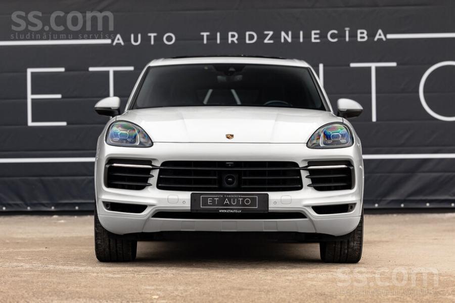 White Porsche Cayenne 2018 in Jelgava, with an engine capacity of 3.00 L and mileage of 162 thousand km for 39000 €, photo 3 on AUTOMOTO.COM.LV