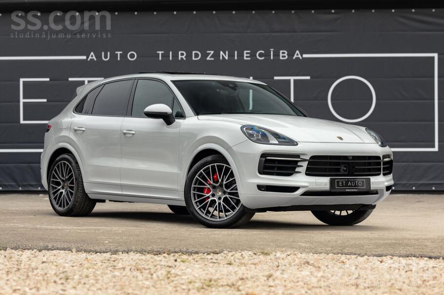 White Porsche Cayenne 2018 in Jelgava, with an engine capacity of 3.00 L and mileage of 162 thousand km for 39000 €, photo 4 on AUTOMOTO.COM.LV