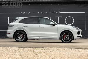 White Porsche Cayenne 2018 in Jelgava, with an engine capacity of 3.00 L and mileage of 162 thousand km for 39000 €, photo 5 on AUTOMOTO.COM.LV