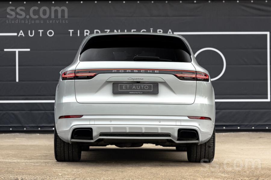 White Porsche Cayenne 2018 in Jelgava, with an engine capacity of 3.00 L and mileage of 162 thousand km for 39000 €, photo 7 on AUTOMOTO.COM.LV