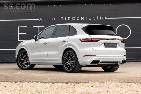 White Porsche Cayenne 2018 in Jelgava, with an engine capacity of 3.00 L and mileage of 162 thousand km for 39000 €, photo 8 on AUTOMOTO.COM.LV