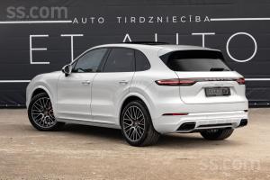 White Porsche Cayenne 2018 in Jelgava, with an engine capacity of 3.00 L and mileage of 162 thousand km for 39000 €, photo 9 on AUTOMOTO.COM.LV