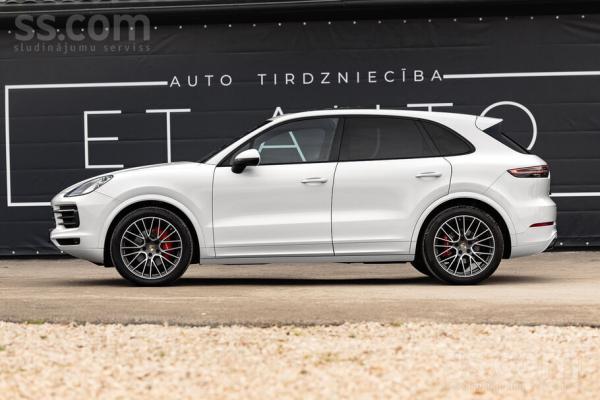 White Porsche Cayenne 2018 in Jelgava, with an engine capacity of 3.00 L and mileage of 162 thousand km for 39000 €, photo 10 on AUTOMOTO.COM.LV