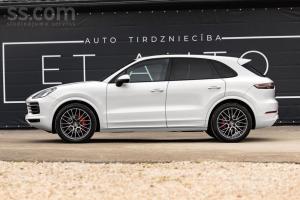 White Porsche Cayenne 2018 in Jelgava, with an engine capacity of 3.00 L and mileage of 162 thousand km for 39000 €, photo 10 on AUTOMOTO.COM.LV