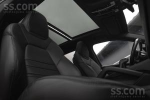 White Porsche Cayenne 2018 in Jelgava, with an engine capacity of 3.00 L and mileage of 162 thousand km for 39000 €, photo 16 on AUTOMOTO.COM.LV