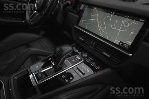 White Porsche Cayenne 2018 in Jelgava, with an engine capacity of 3.00 L and mileage of 162 thousand km for 39000 €, photo 18 on AUTOMOTO.COM.LV