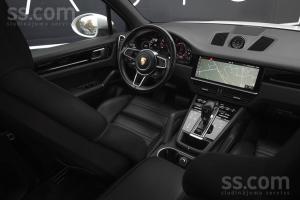 White Porsche Cayenne 2018 in Jelgava, with an engine capacity of 3.00 L and mileage of 162 thousand km for 39000 €, photo 20 on AUTOMOTO.COM.LV