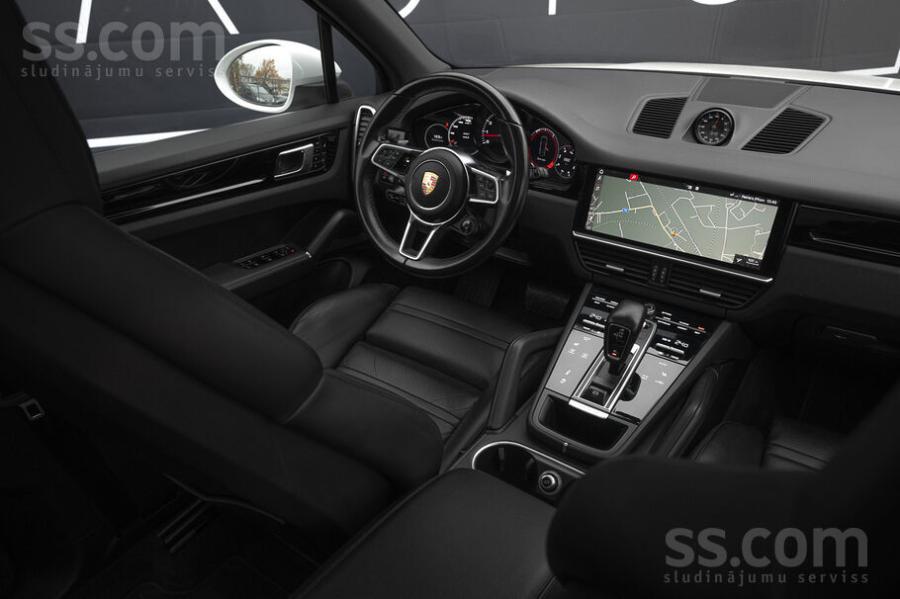 White Porsche Cayenne 2018 in Jelgava, with an engine capacity of 3.00 L and mileage of 162 thousand km for 39000 €, photo 20 on AUTOMOTO.COM.LV