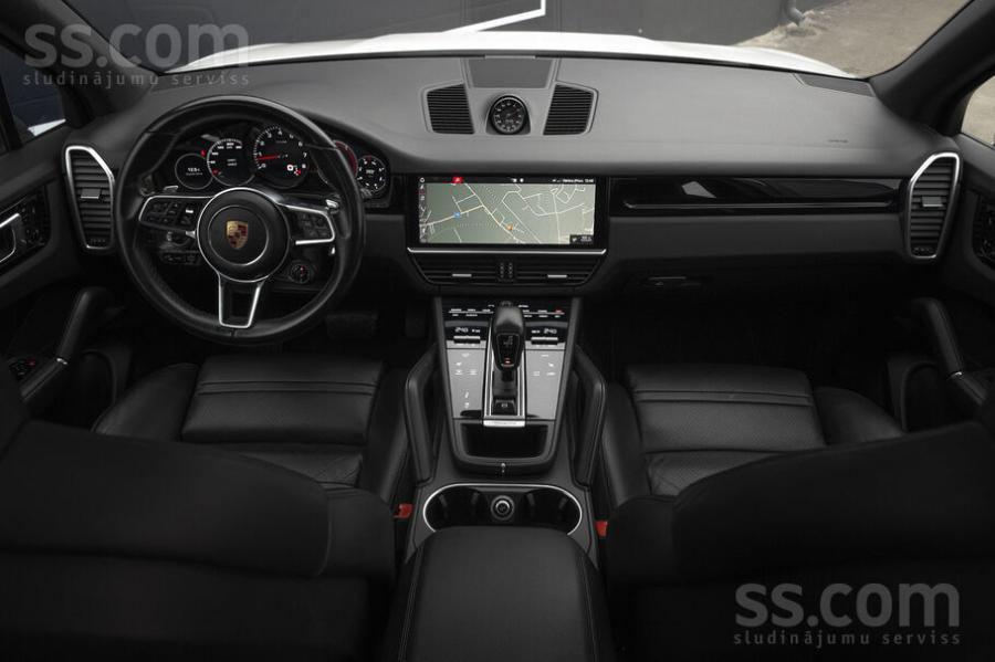 White Porsche Cayenne 2018 in Jelgava, with an engine capacity of 3.00 L and mileage of 162 thousand km for 39000 €, photo 21 on AUTOMOTO.COM.LV