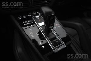 White Porsche Cayenne 2018 in Jelgava, with an engine capacity of 3.00 L and mileage of 162 thousand km for 39000 €, photo 26 on AUTOMOTO.COM.LV
