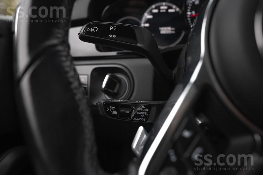 White Porsche Cayenne 2018 in Jelgava, with an engine capacity of 3.00 L and mileage of 162 thousand km for 39000 €, photo 30 on AUTOMOTO.COM.LV