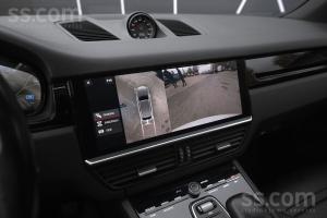 White Porsche Cayenne 2018 in Jelgava, with an engine capacity of 3.00 L and mileage of 162 thousand km for 39000 €, photo 33 on AUTOMOTO.COM.LV