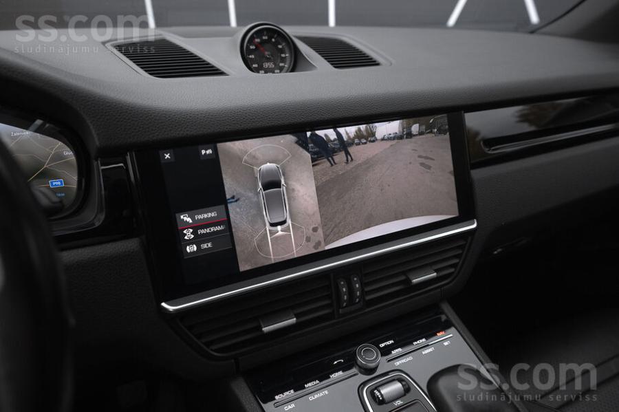 White Porsche Cayenne 2018 in Jelgava, with an engine capacity of 3.00 L and mileage of 162 thousand km for 39000 €, photo 33 on AUTOMOTO.COM.LV
