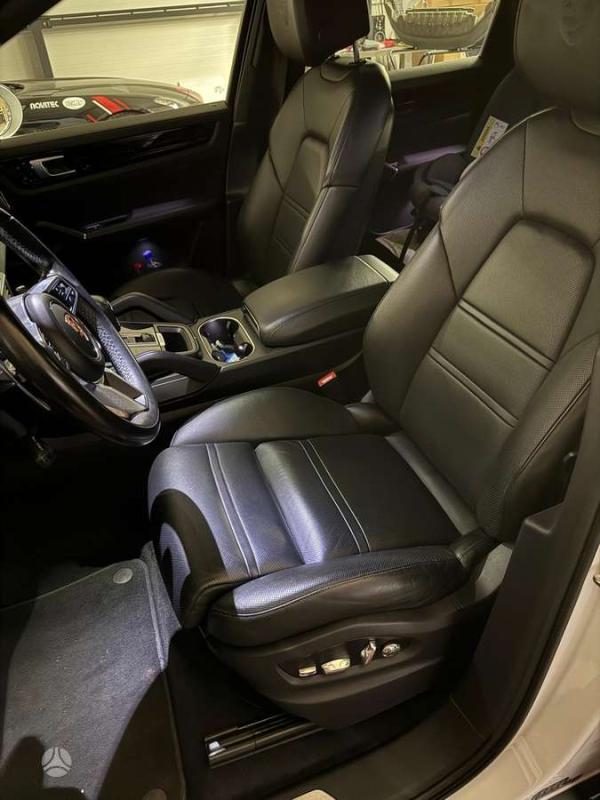 Balts Porsche Cayenne 2019 Viļņa, ar dzinēja tilpumu 3.00 L un nobraukumu 103 tūkst. km par 49999 €, foto 11 vietnē AUTOMOTO.COM.LV