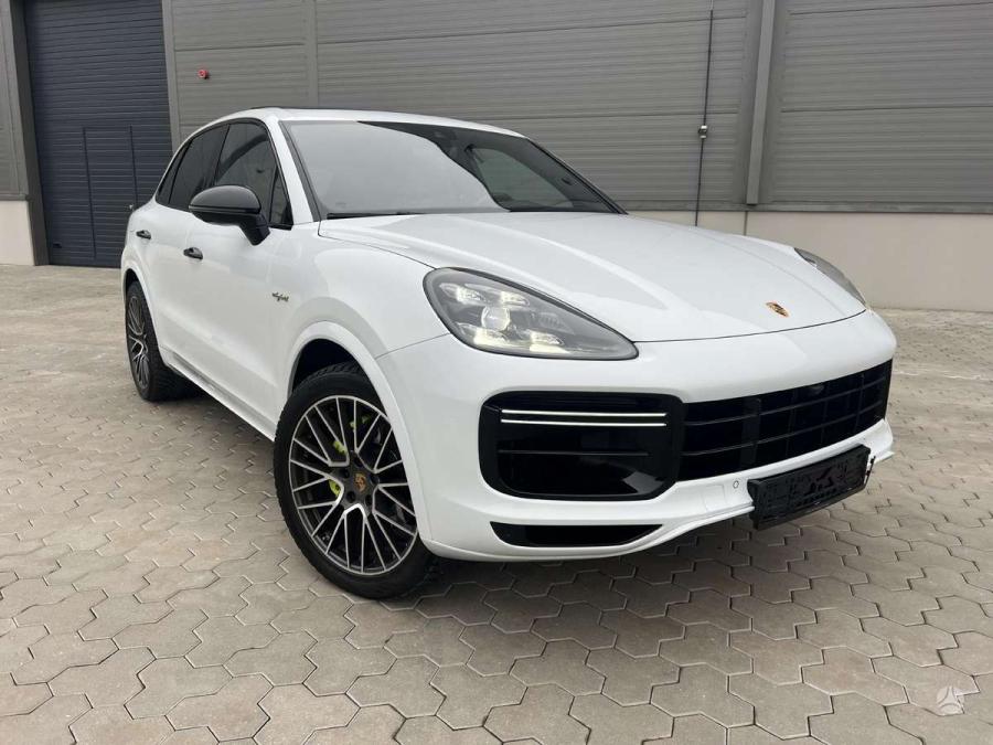Balts Porsche Cayenne 2019 Kauņa, ar dzinēja tilpumu 3.00 L un nobraukumu 56 tūkst. km par 55900 €, foto 2 vietnē AUTOMOTO.COM.LV