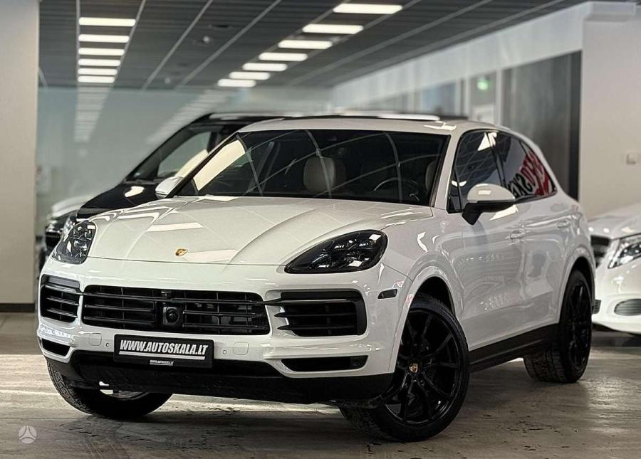 Balts Porsche Cayenne 2019 Klaipėda, ar dzinēja tilpumu 3.00 L un nobraukumu 140 tūkst. km par 42900 €, foto 1 vietnē AUTOMOTO.COM.LV