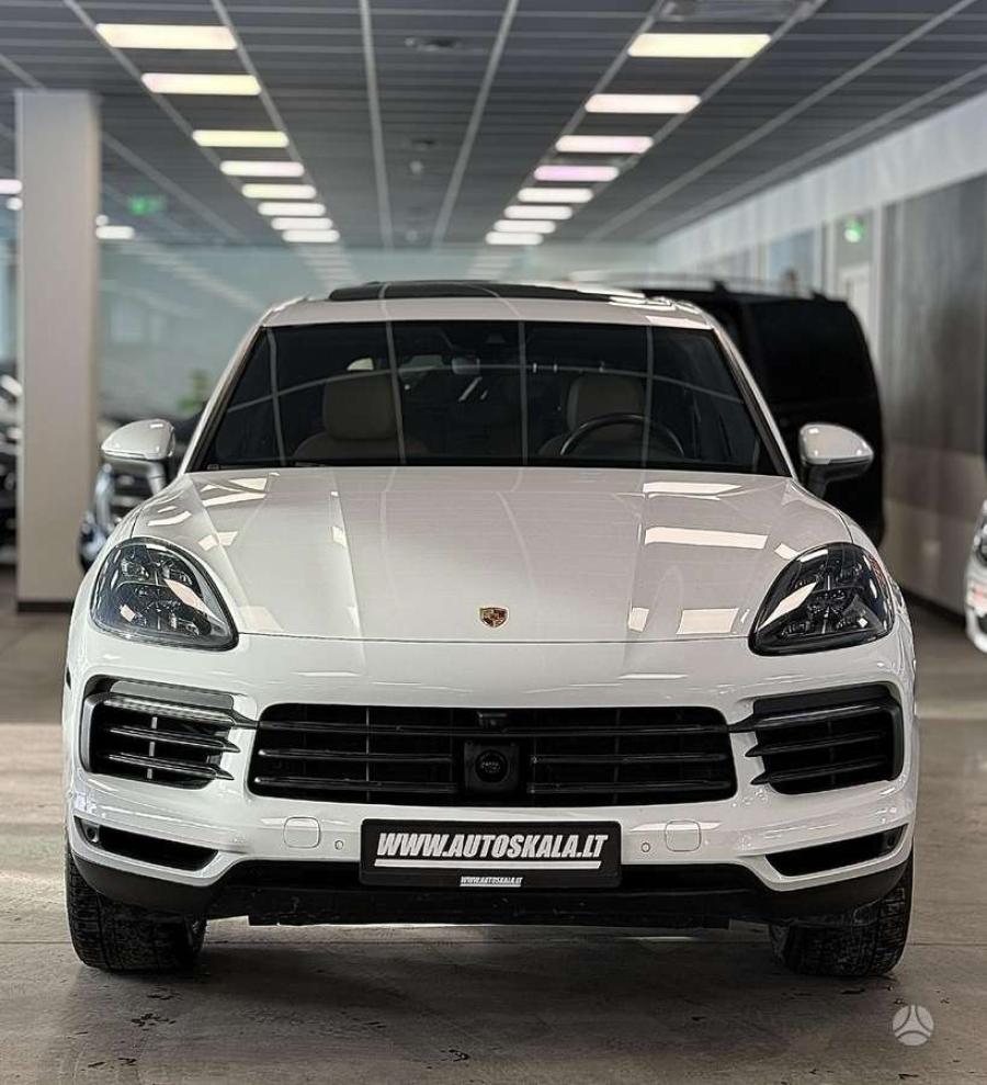 Balts Porsche Cayenne 2019 Klaipėda, ar dzinēja tilpumu 3.00 L un nobraukumu 140 tūkst. km par 42900 €, foto 3 vietnē AUTOMOTO.COM.LV