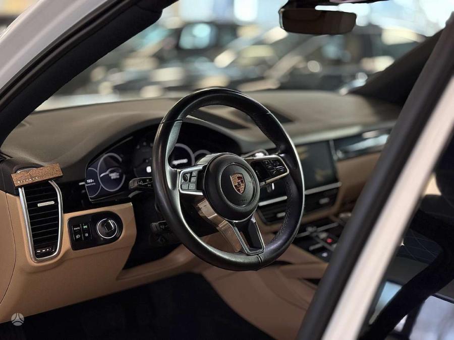 Balts Porsche Cayenne 2019 Klaipėda, ar dzinēja tilpumu 3.00 L un nobraukumu 140 tūkst. km par 42900 €, foto 12 vietnē AUTOMOTO.COM.LV