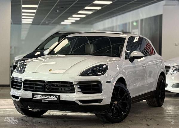White Porsche Cayenne 2019 in Klaipeda, with an engine capacity of 3.00 L and mileage of 140 thousand km for 42900 €, photo 1 on AUTOMOTO.COM.LV