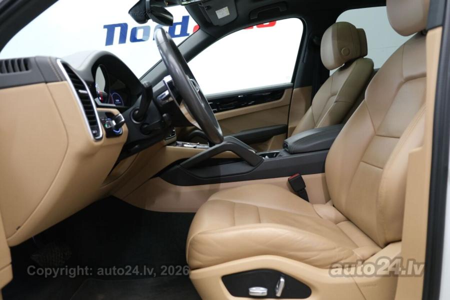 Balts Porsche Cayenne 2019 Tallina, ar dzinēja tilpumu 3.00 L un nobraukumu 113 tūkst. km par 46900 €, foto 5 vietnē AUTOMOTO.COM.LV