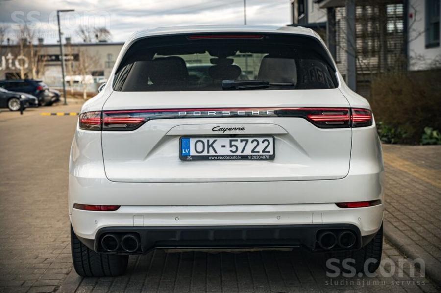 White Porsche Cayenne 2019 in Riga, with an engine capacity of 3.00 L and mileage of 0 thousand km for 35990 €, photo 6 on AUTOMOTO.COM.LV