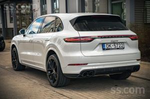 White Porsche Cayenne 2019 in Riga, with an engine capacity of 3.00 L and mileage of 0 thousand km for 35990 €, photo 7 on AUTOMOTO.COM.LV