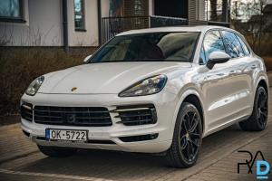 White Porsche Cayenne 2019 in Riga, with an engine capacity of 3.00 L and mileage of 149 thousand km for 35990 €, photo  on AUTOMOTO.COM.LV