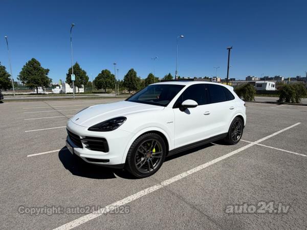 Balts Porsche Cayenne 2019 Tallina, ar dzinēja tilpumu 3.00 L un nobraukumu 119 tūkst. km par 54500 €, foto 1 vietnē AUTOMOTO.COM.LV