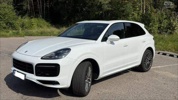 White Porsche Cayenne 2019 in Vilnius, with an engine capacity of 3.00 L and mileage of 53 thousand km for 44000 €, photo 1 on AUTOMOTO.COM.LV
