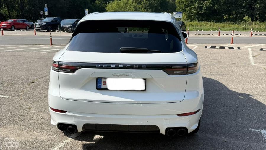 White Porsche Cayenne 2019 in Vilnius, with an engine capacity of 3.00 L and mileage of 53 thousand km for 44000 €, photo 6 on AUTOMOTO.COM.LV