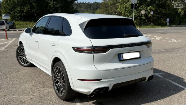 White Porsche Cayenne 2019 in Vilnius, with an engine capacity of 3.00 L and mileage of 53 thousand km for 44000 €, photo 6 on AUTOMOTO.COM.LV