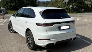 White Porsche Cayenne 2019 in Vilnius, with an engine capacity of 3.00 L and mileage of 53 thousand km for 44000 €, photo 7 on AUTOMOTO.COM.LV