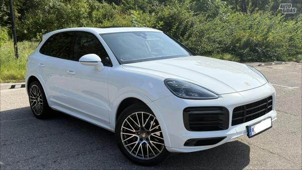 White Porsche Cayenne 2019 in Vilnius, with an engine capacity of 3.00 L and mileage of 53 thousand km for 44000 €, photo 7 on AUTOMOTO.COM.LV