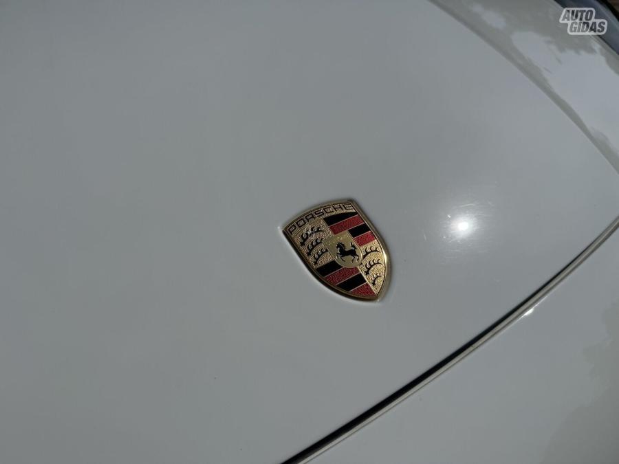 White Porsche Cayenne 2019 in Vilnius, with an engine capacity of 3.00 L and mileage of 53 thousand km for 44000 €, photo 9 on AUTOMOTO.COM.LV
