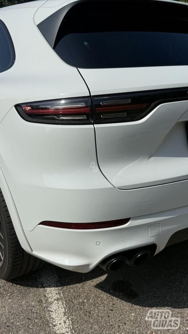 White Porsche Cayenne 2019 in Vilnius, with an engine capacity of 3.00 L and mileage of 53 thousand km for 44000 €, photo 10 on AUTOMOTO.COM.LV