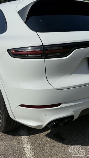 White Porsche Cayenne 2019 in Vilnius, with an engine capacity of 3.00 L and mileage of 53 thousand km for 44000 €, photo 11 on AUTOMOTO.COM.LV