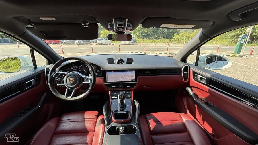 White Porsche Cayenne 2019 in Vilnius, with an engine capacity of 3.00 L and mileage of 53 thousand km for 44000 €, photo 12 on AUTOMOTO.COM.LV