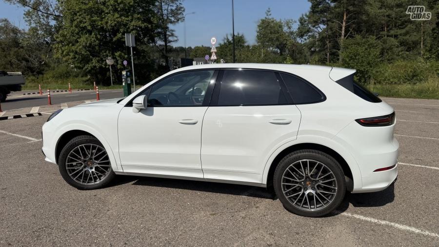 White Porsche Cayenne 2019 in Vilnius, with an engine capacity of 3.00 L and mileage of 53 thousand km for 44000 €, photo 14 on AUTOMOTO.COM.LV