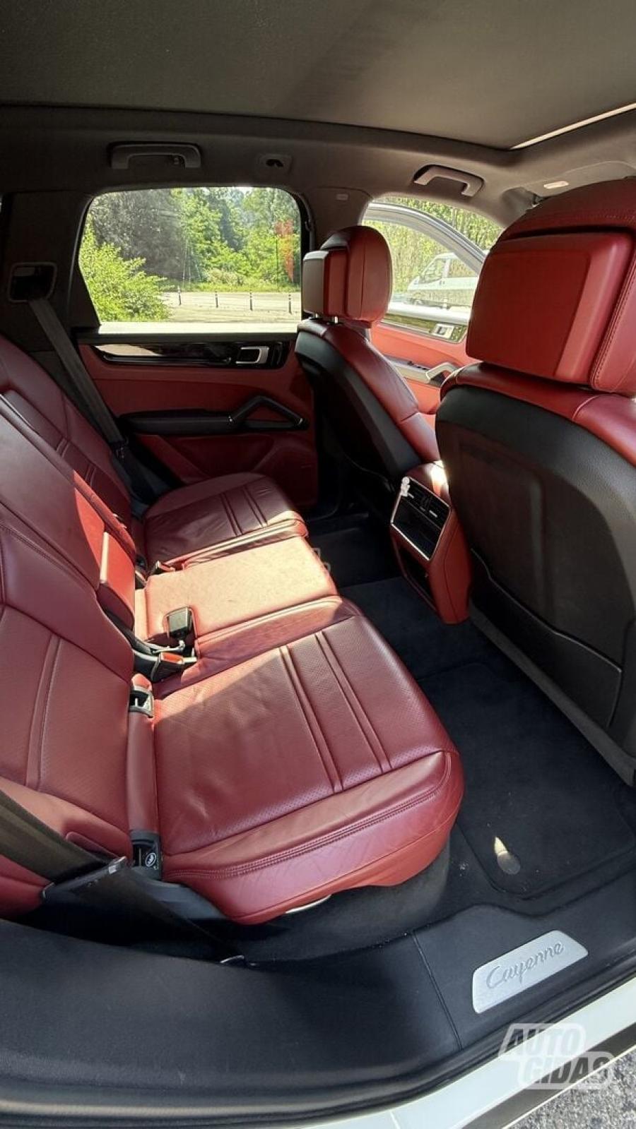 White Porsche Cayenne 2019 in Vilnius, with an engine capacity of 3.00 L and mileage of 53 thousand km for 44000 €, photo 16 on AUTOMOTO.COM.LV