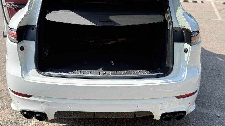 White Porsche Cayenne 2019 in Vilnius, with an engine capacity of 3.00 L and mileage of 53 thousand km for 44000 €, photo 19 on AUTOMOTO.COM.LV