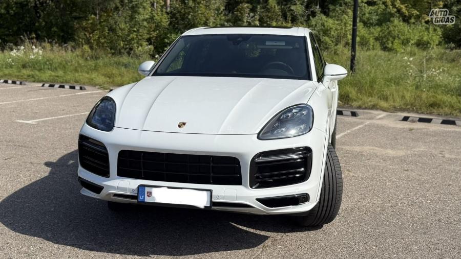 White Porsche Cayenne 2019 in Vilnius, with an engine capacity of 3.00 L and mileage of 53 thousand km for 44000 €, photo 23 on AUTOMOTO.COM.LV