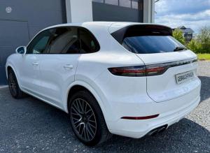 White Porsche Cayenne 2019 in Utena, with an engine capacity of 3.00 L and mileage of 160 thousand km for 38400 €, photo 6 on AUTOMOTO.COM.LV