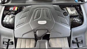 White Porsche Cayenne 2019 in Utena, with an engine capacity of 3.00 L and mileage of 160 thousand km for 38400 €, photo 17 on AUTOMOTO.COM.LV